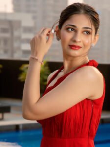 Vidhi Pandya Age, Wiki Boyfriend, Family Biography Instagram